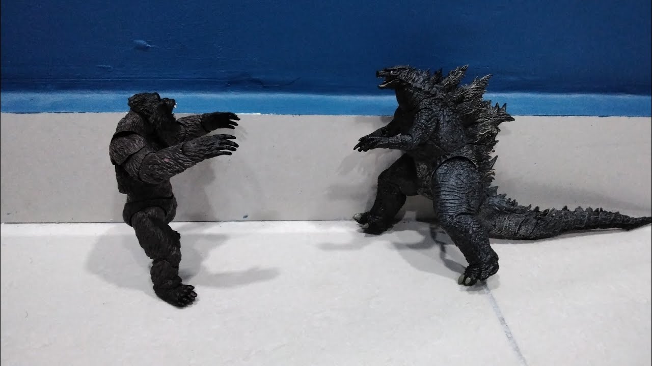 Lizard vs monkey boy stop motion - YouTube