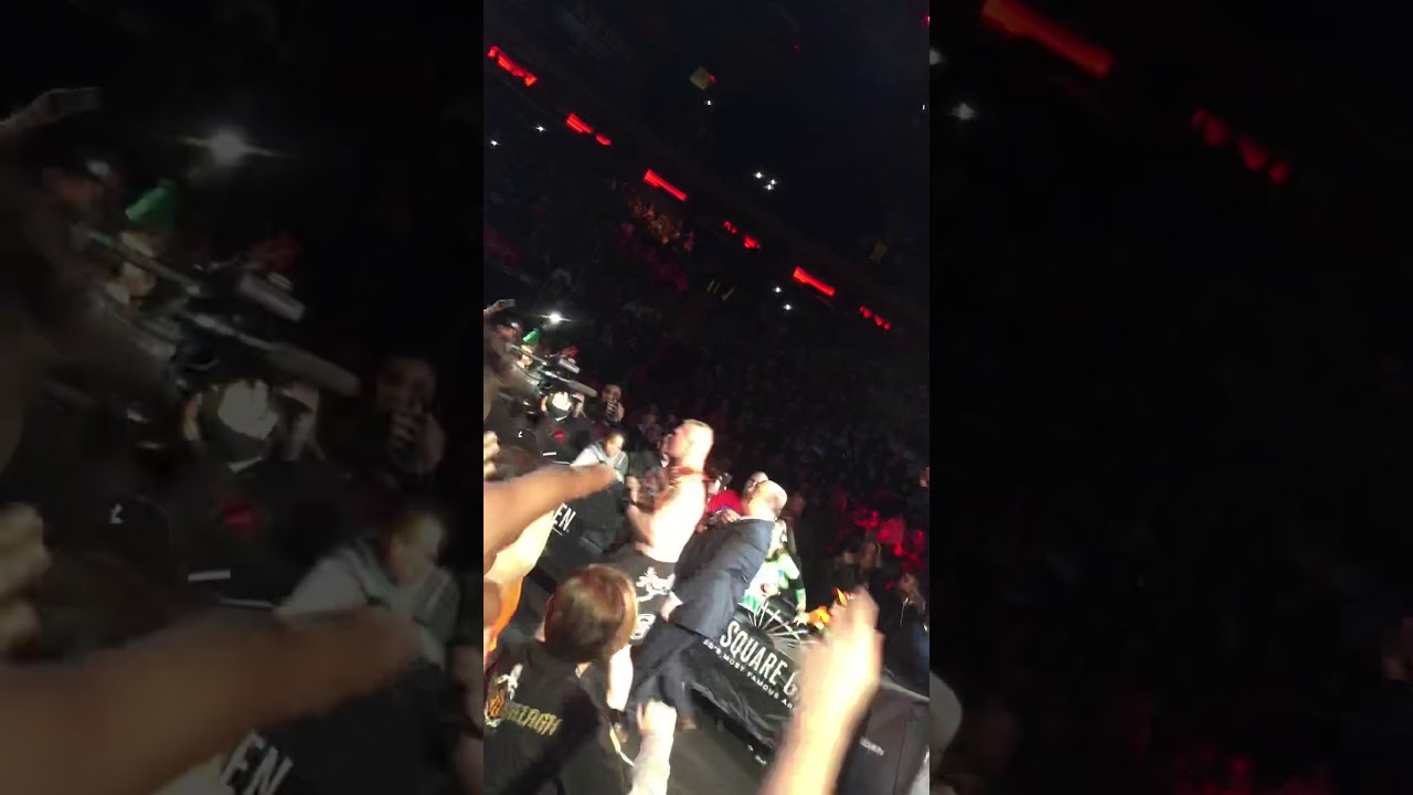 BROCK LESNAR WWE LIVE GETS ANGRY AND LAUGHS AT AUDIENCE - YouTube