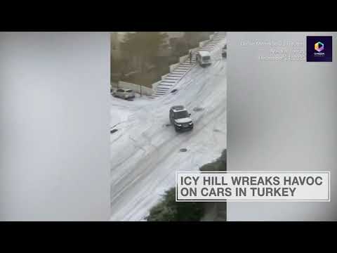 Karda Kayan Arabalar - Going Down: Cars Can’t Conquer Snowy Hill in Turkey