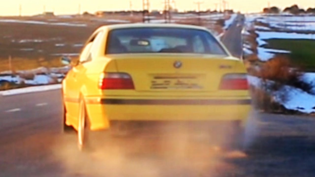 BMW M3 Acceleration Exhaust Sound Fly By Revs Revving 3.2L E36 - YouTube