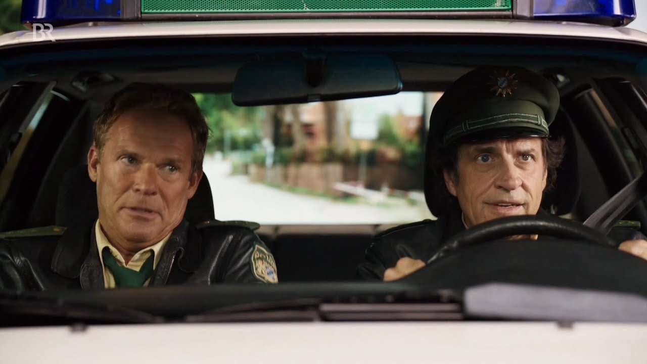 Hubert Und Staller - verarbeitetes Fantasy Intro - YouTube