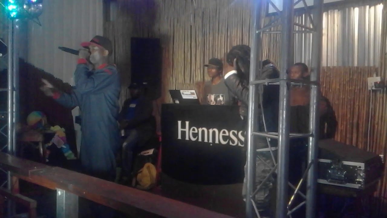 Kweriez, Simbone & Zagga performing live at Mthombo's Place - YouTube