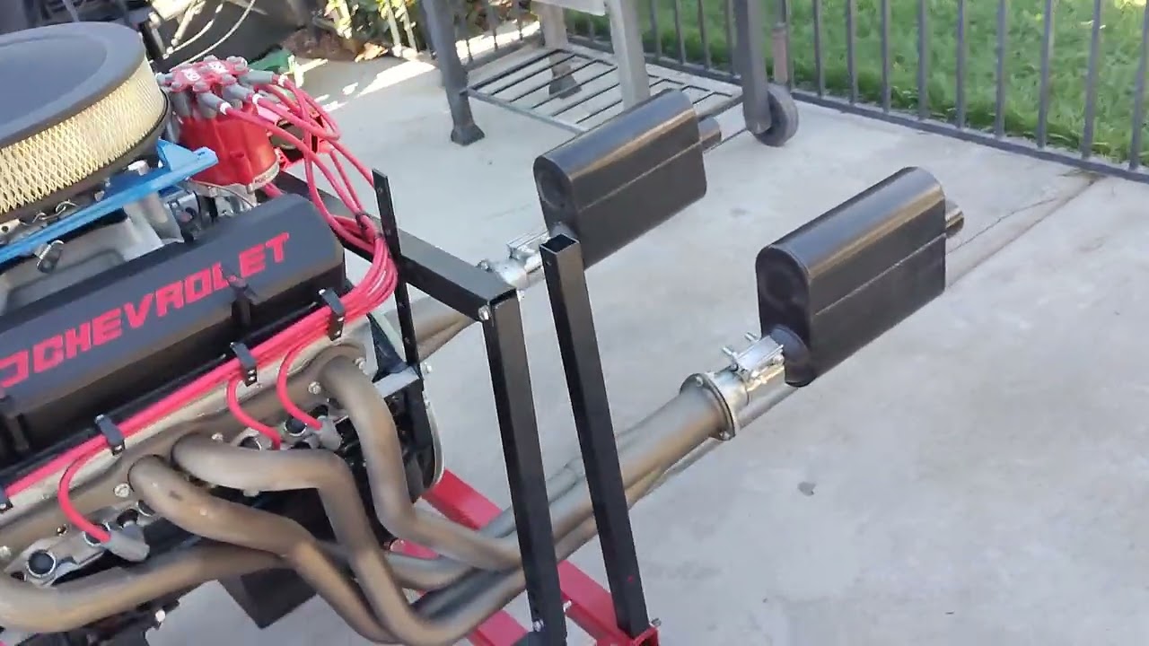 383 SBC Stroker on run stand - YouTube