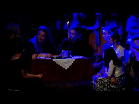 ΣΥΝΑΥΛΙΑ ΜΕ ΤΙΤΛΟ "Η ΣΜΥΡΝΗ ΜΑΝΑ ΚΑΙΓΕΤΑΙ" - YouTube