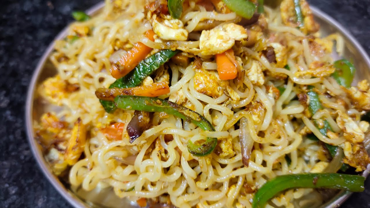 How to make egg maggi/egg maggi recipe /yummy maggi recipe - YouTube