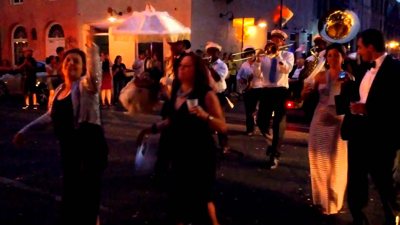 Wedding procession in the French Quarter - YouTube