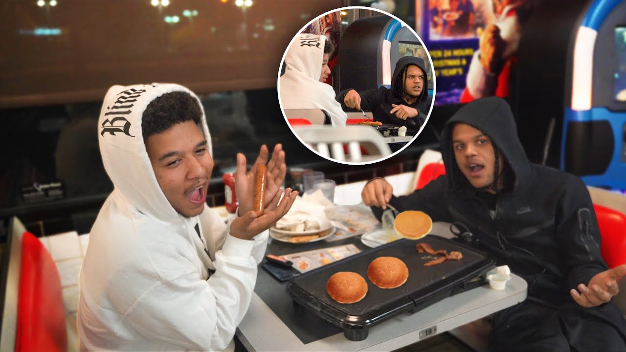 Cooking Pancakes At Waffle House! - YouTube