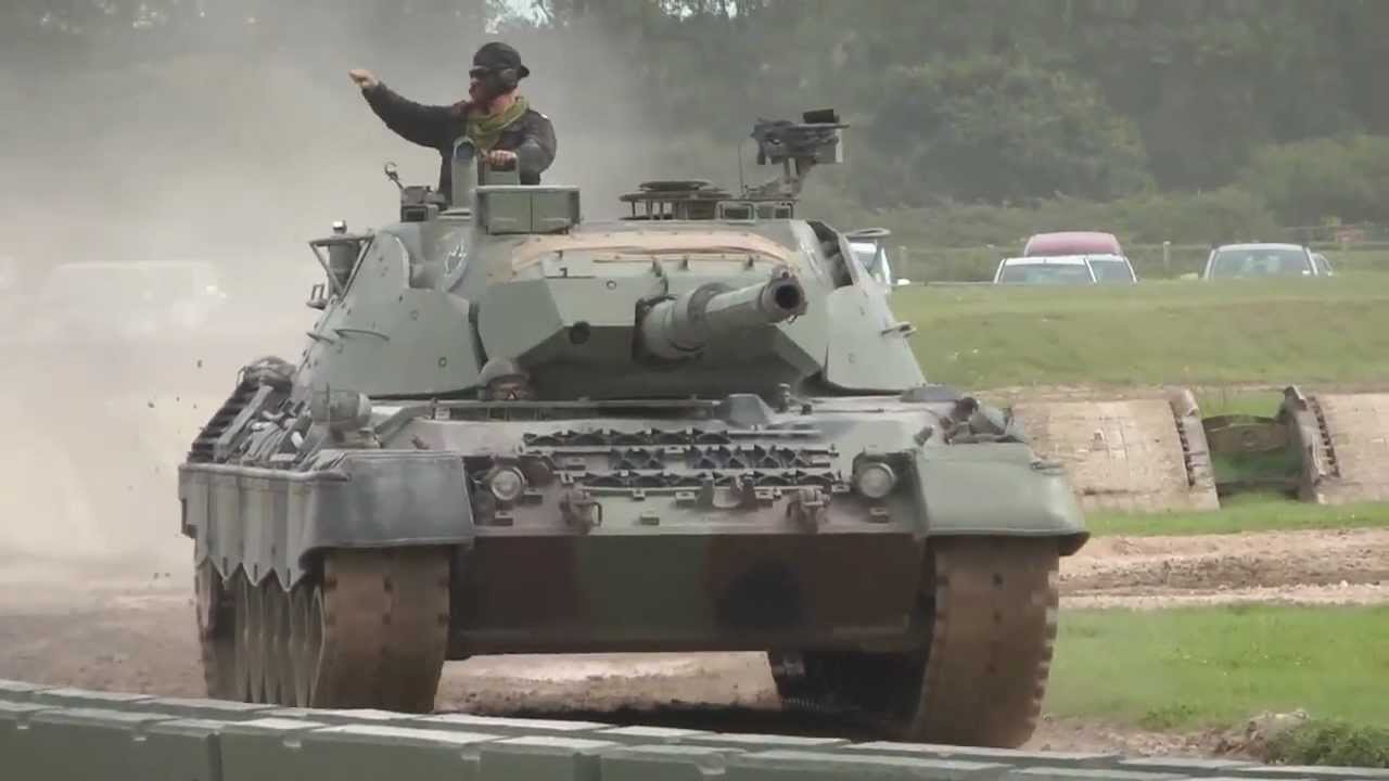 Ben, Freddy and Barney visit the Tank Museum - YouTube