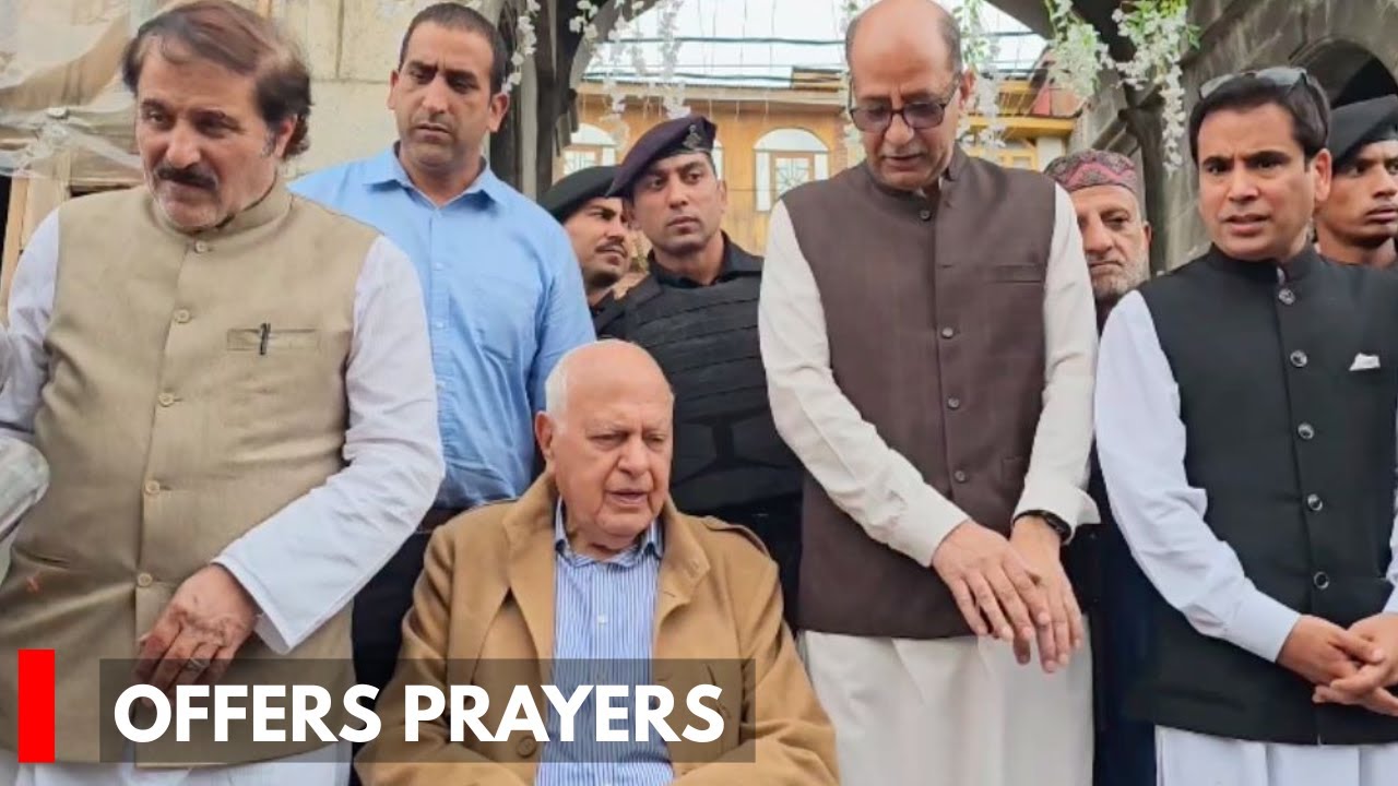 Farooq Abdullah Offers Prayers At Khanqah-e-Maula - YouTube