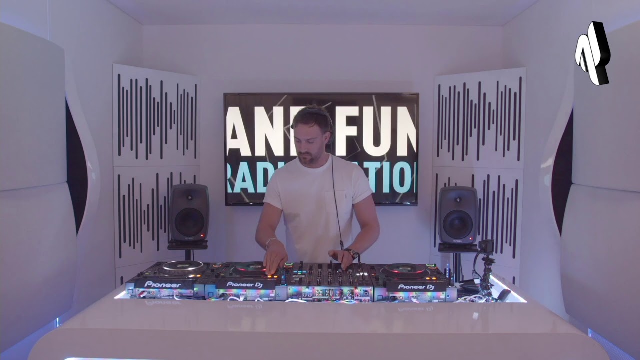 Infected Radio presents: VINNY JAMES - YouTube