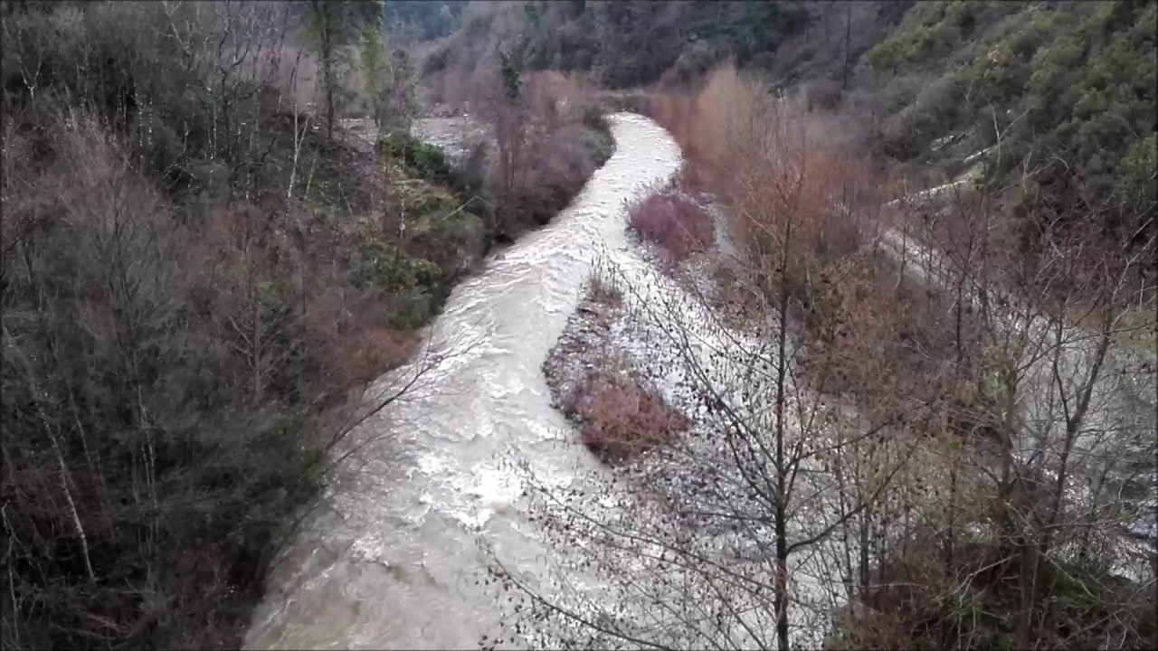 Marzi (Cs), il fiume Savuto ingrossato a causa del maltempo - YouTube