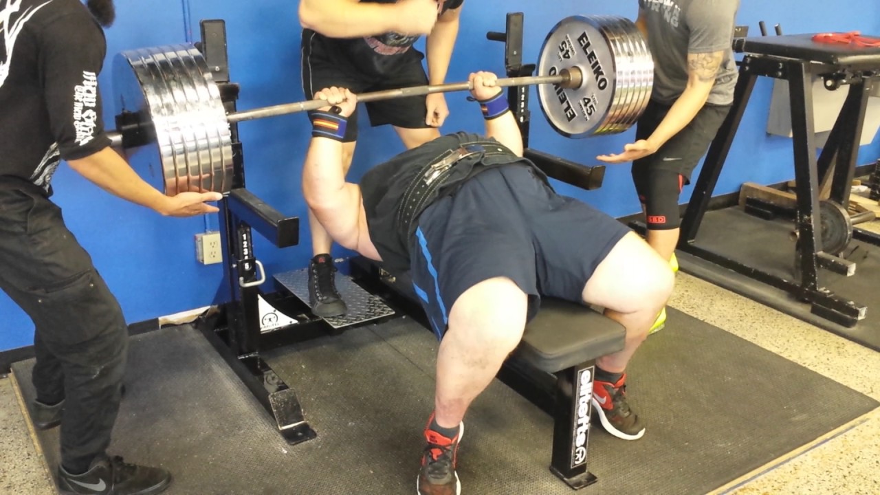 Kole Carter 585 Raw bench press 55 years old Masters SHW benchpress ...