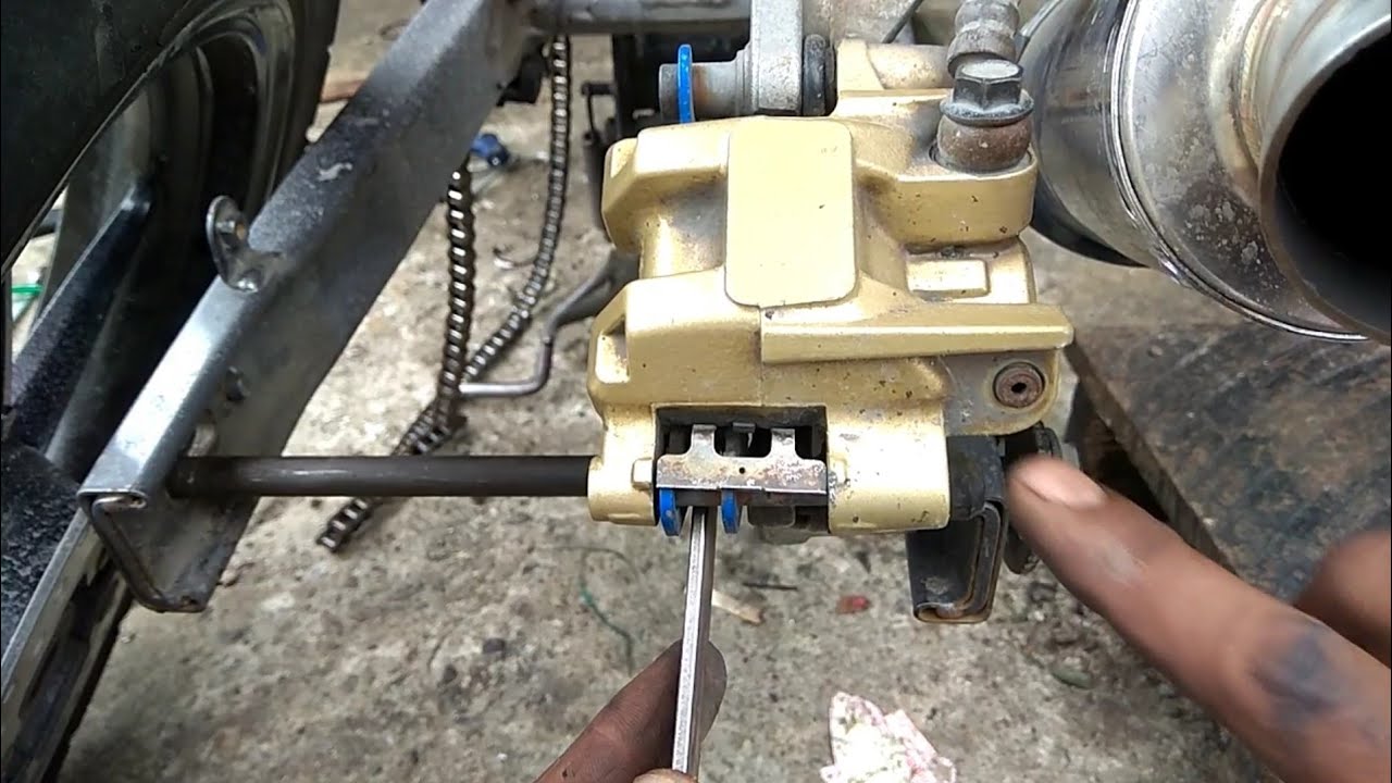 cara buang angin rem belakang yg baut nya patah - YouTube