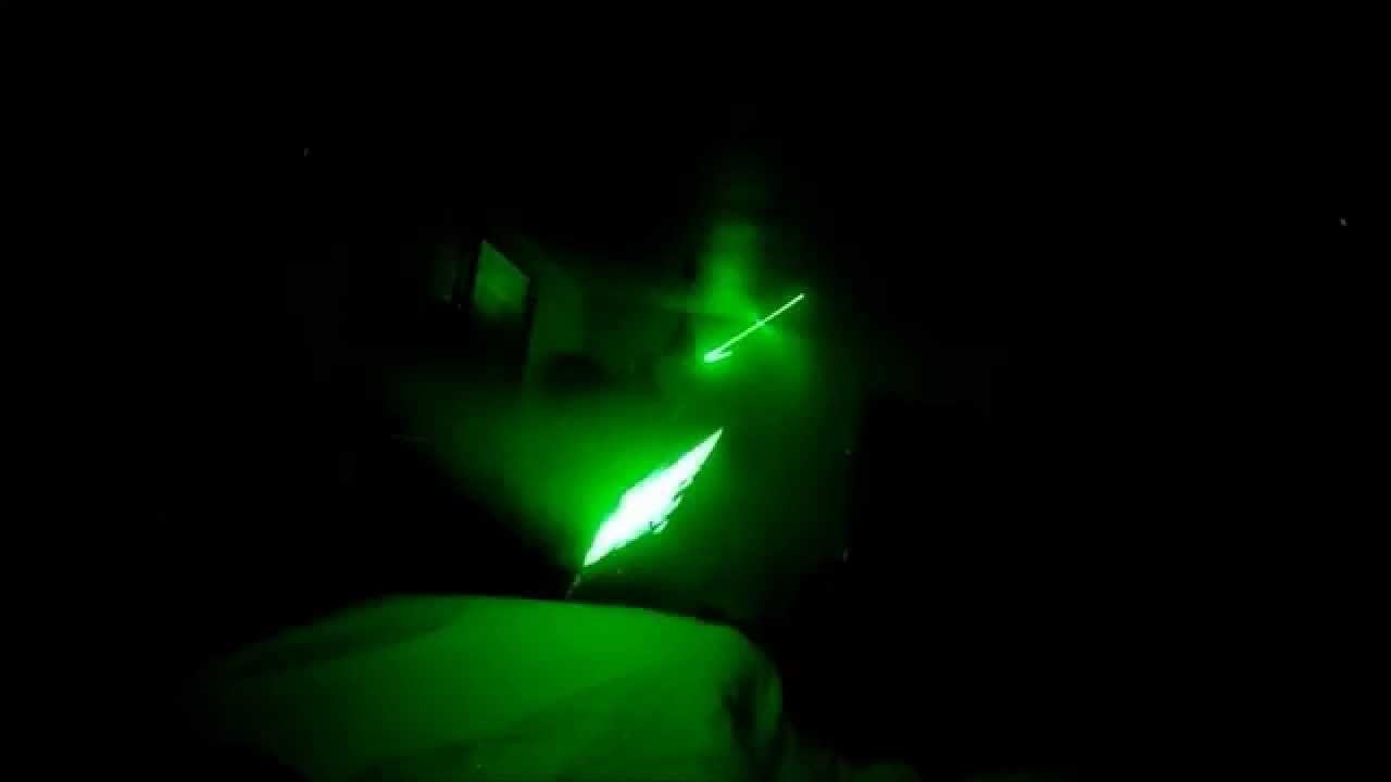 5mW Laser Pointer in the dark - YouTube