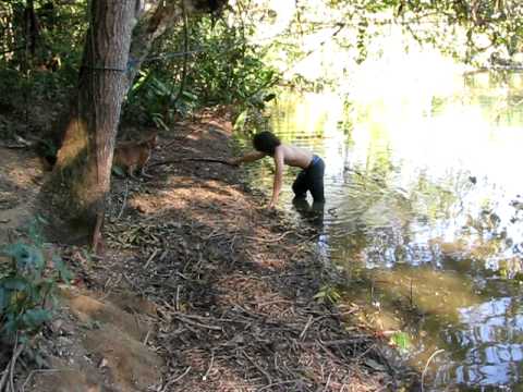 Sayan the shoe stealer Inti Wara Yassi Parque Ambue Ari, Bolivia - YouTube