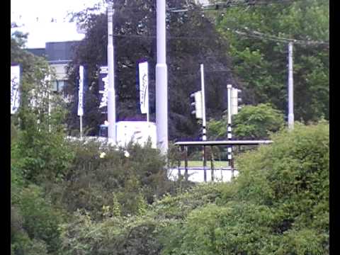 Prio 1 KLPD Volvo over Airborneplein in Arnhem - YouTube