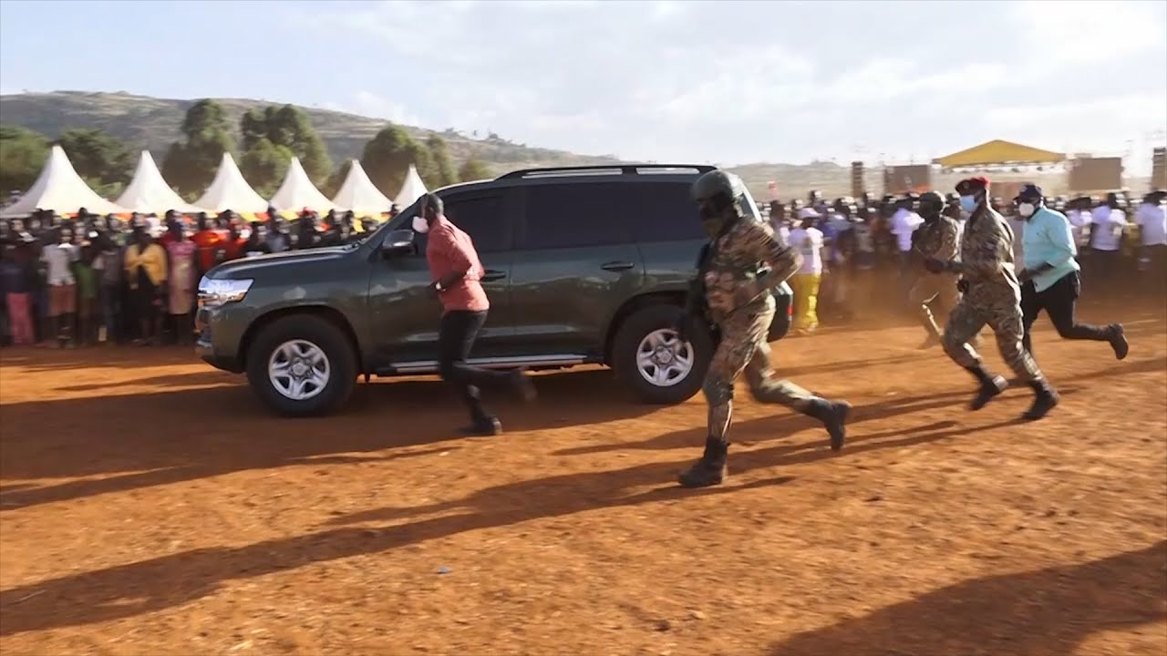 GEN. MUSEVENI CONVOY VS GEN. MUHOOZI CONVOY - YouTube
