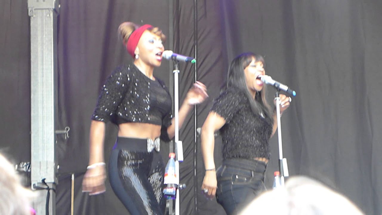 Elle Cato & Hazel Ferandes - Use Somebody at Anastacia's concert Mainz ...