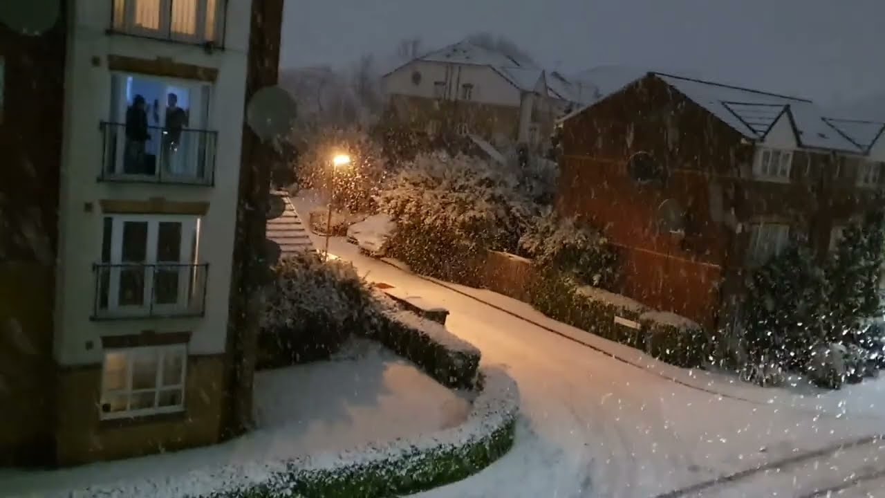 snow in manchester 2021 //beautiful snow - YouTube