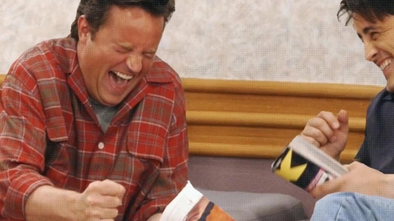 Friends Art Pays Tribute To Matthew Perry & Chandler Bing In The Most ...