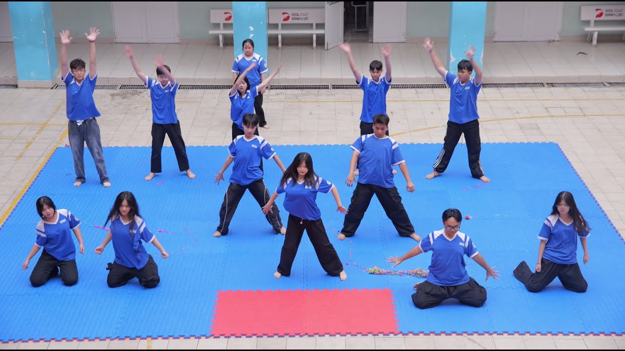 FLASHMOB THPT Nam Kỳ Khởi Nghĩa Lớp 11A11 | Hội thi FLASHMOB Vòng Loại - YouTube