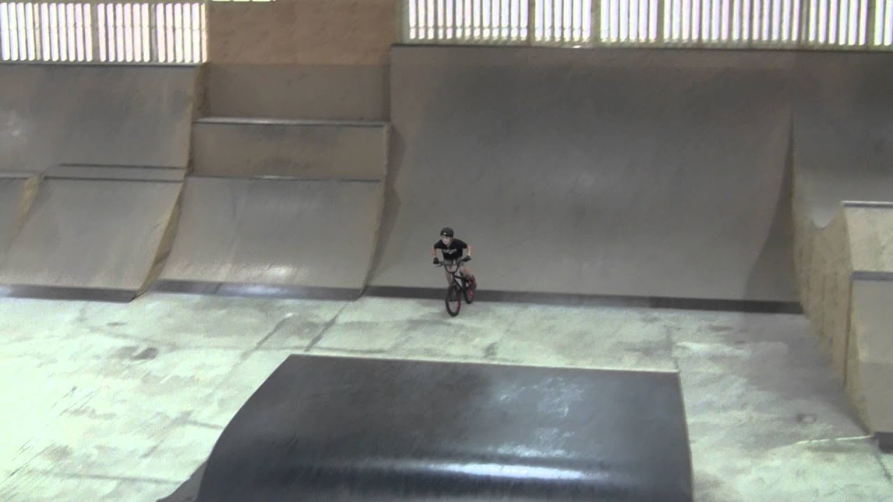 Epic back room - YouTube