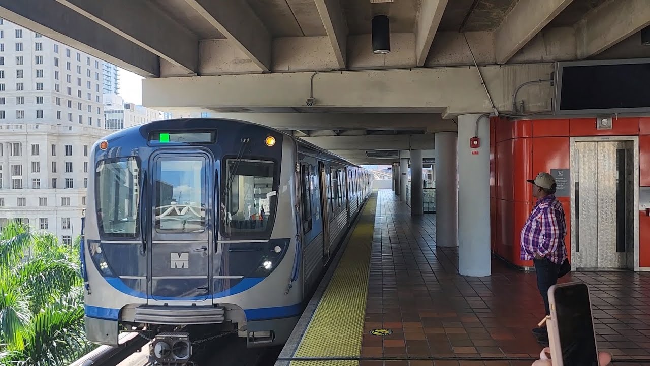Miami Metrorail Northbound Green Line Train arriving and departing at ...