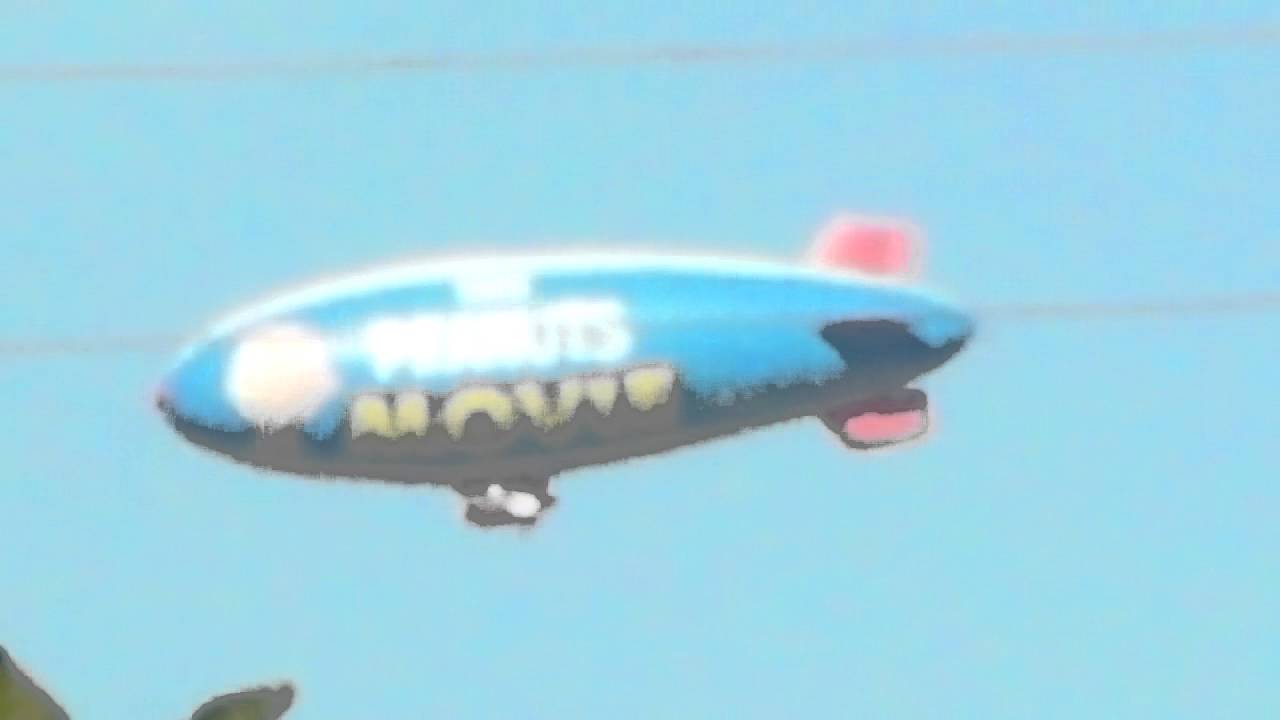 Metlife blimp flying in Los Angeles, CA 1/ 8 /16 part 2 - YouTube