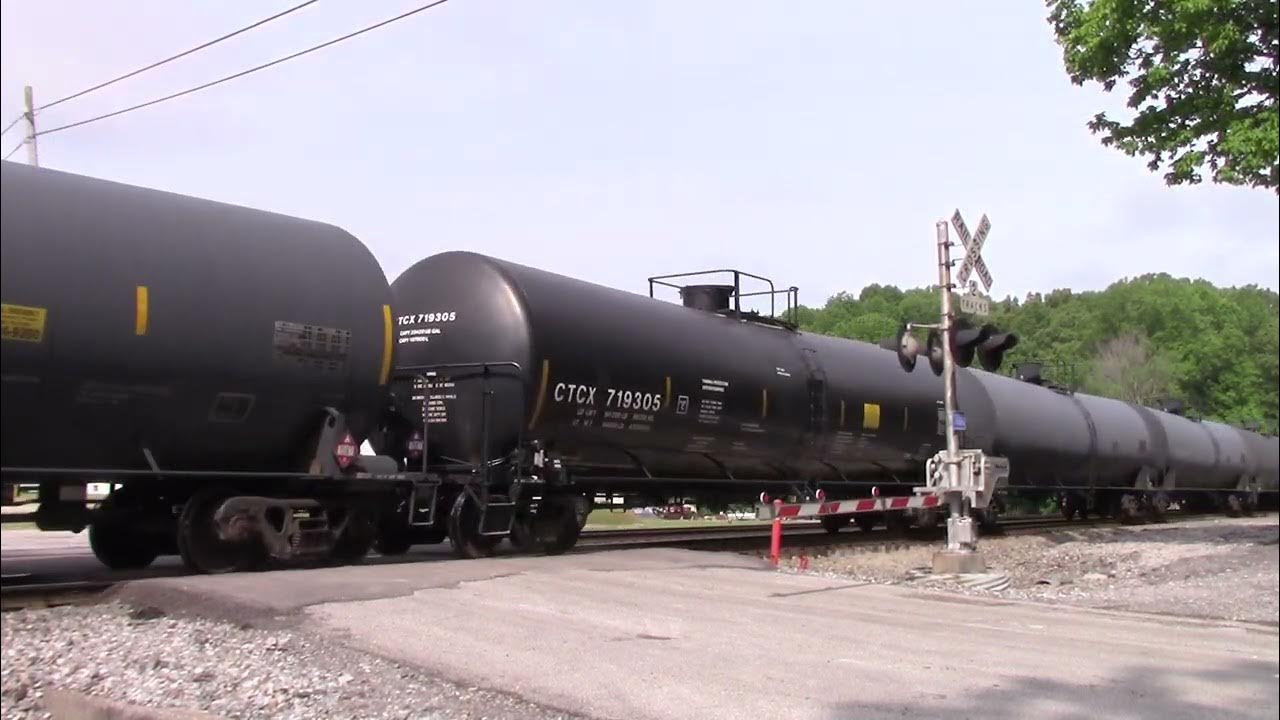 Hybrid K5LA! NS #4209 with UP DPs leads a NS manifest through Burnside, KY - YouTube