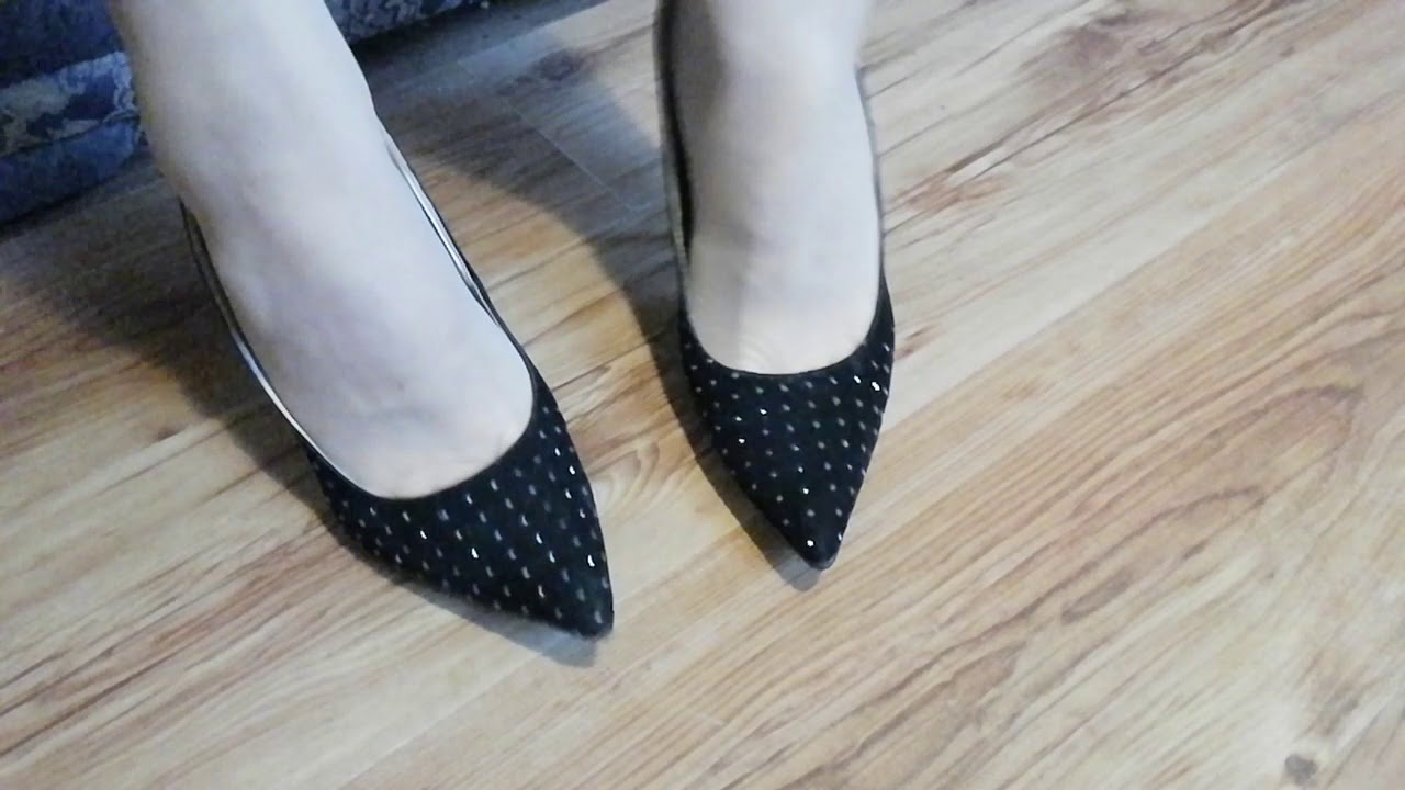 Fast toe tapping in sparkly Black pointy toe heels - YouTube