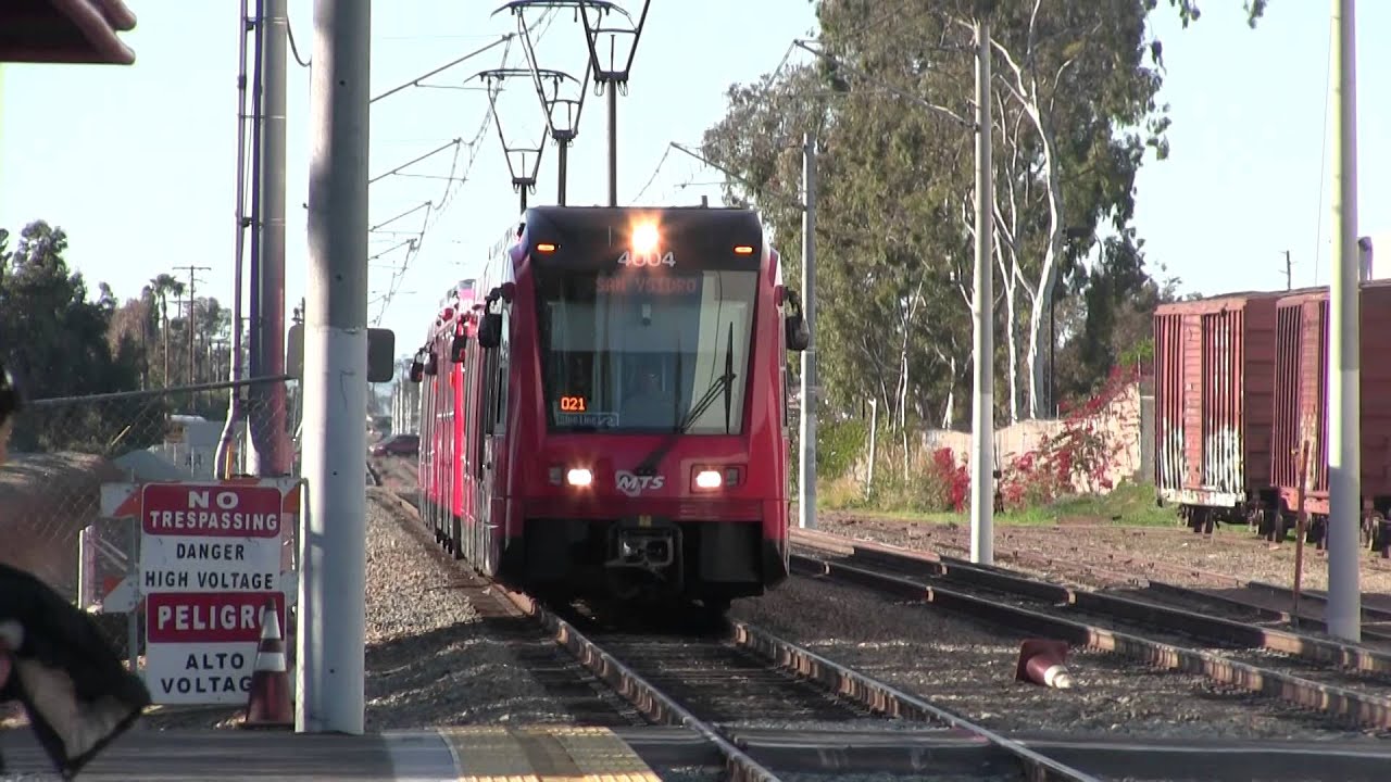 MTS - Siemens S70 #4004 Blue Line Arriving into Iris Avenue - YouTube