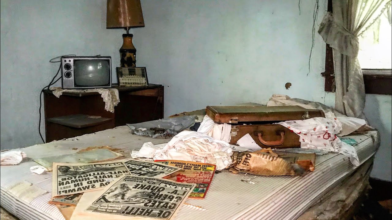 118 year old Packed Abandoned House Down South Along the Coast - YouTube