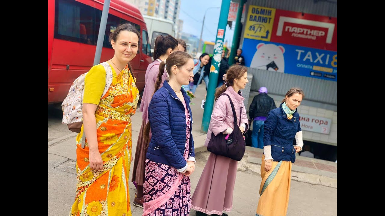 See how beautifully foreigners have accepted the culture of Hinduism ...