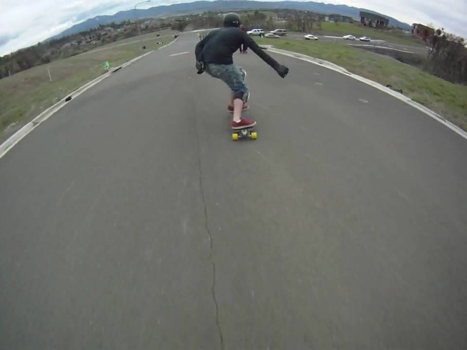 541 longboarding slide competition 4-11-10 chasing derek pt. 2.MP4 - YouTube