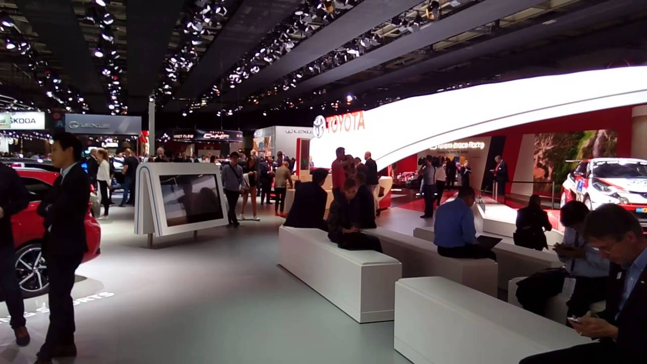 Stand de Toyota au Mondial de Paris | Mekanikus - YouTube