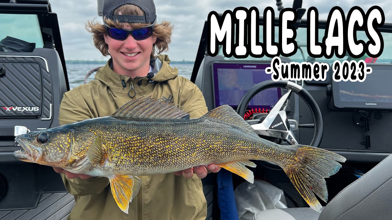 My First Time Walleye Fishing!! (Livescoping) - YouTube