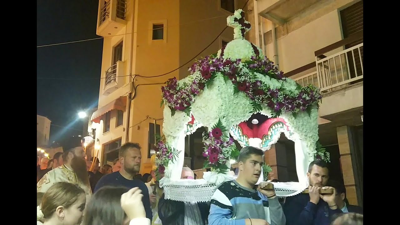 Η περιφορά των Επιταφίων στο Καρπενήσι (Μ. Παρασκευή 26.4.19) - YouTube