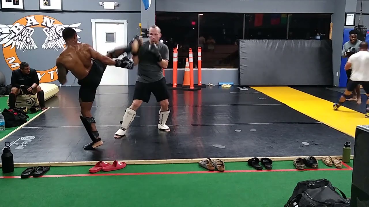 kickboxing round with drew - YouTube