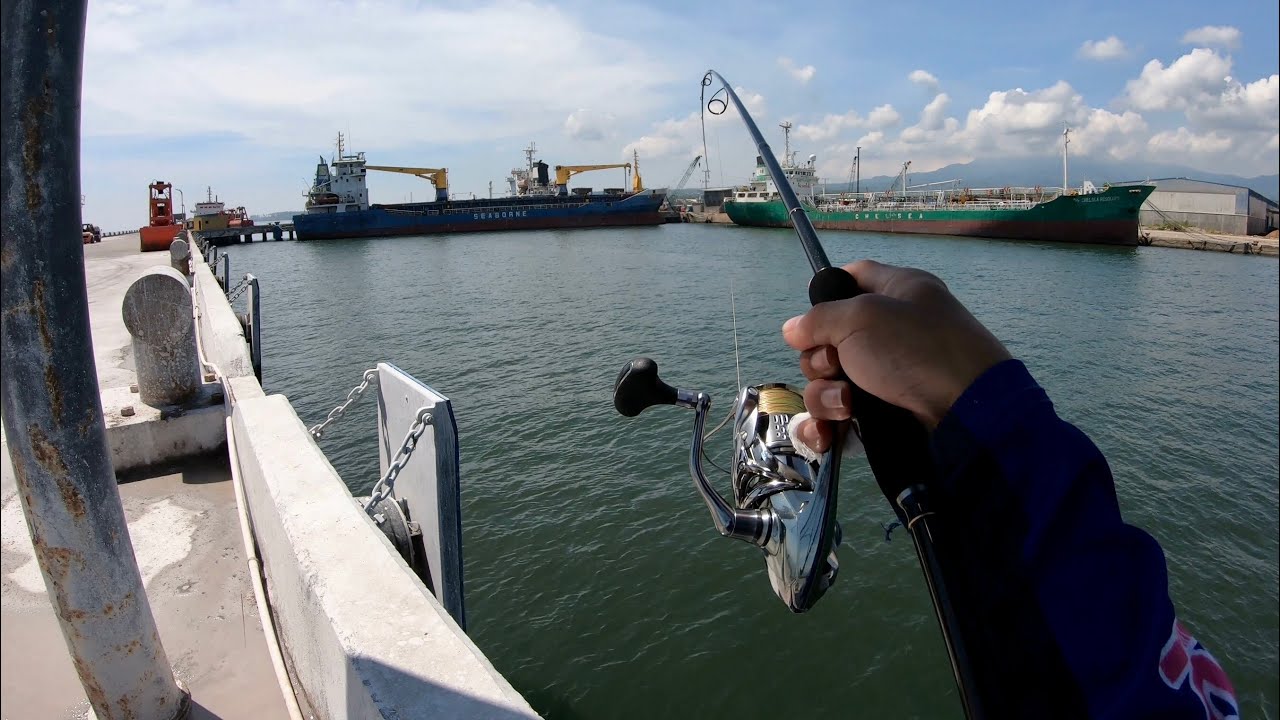 Pier FISHING in Mariveles, Bataan with Team Fishing Villa | Y3E16 - YouTube