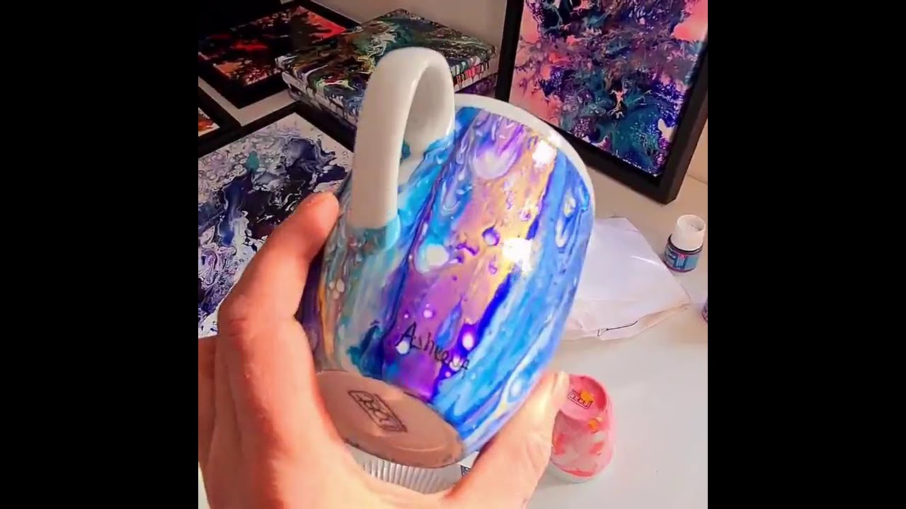 ACRYLIC POURING ON MUG - YouTube