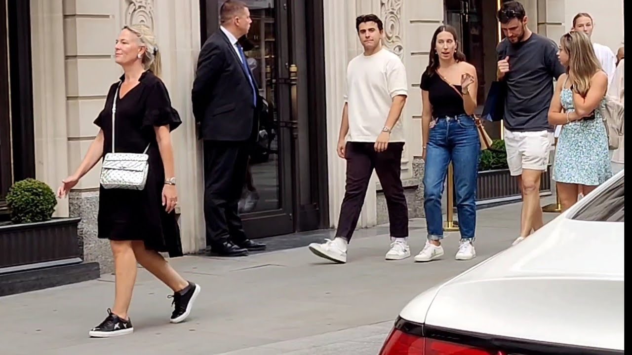 Street Style What People Are Wearing In London Fall Looks Youtube