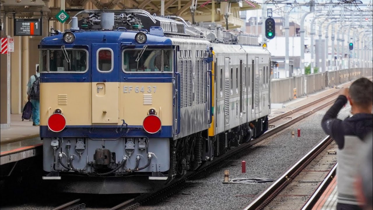 【中央本線内死重訓練送り込み回送】クモヤE493系オク01編成＋ムド国鉄EF64形0番台37号機（ザンナナ）が国立駅を通過するシーン（回9451M）2021.5.17 - YouTube