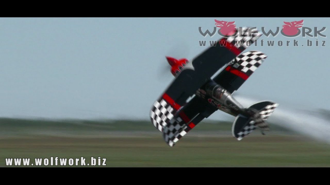 Skip Stewart knife edge take off@アクロ機のありえない離陸方法 - YouTube
