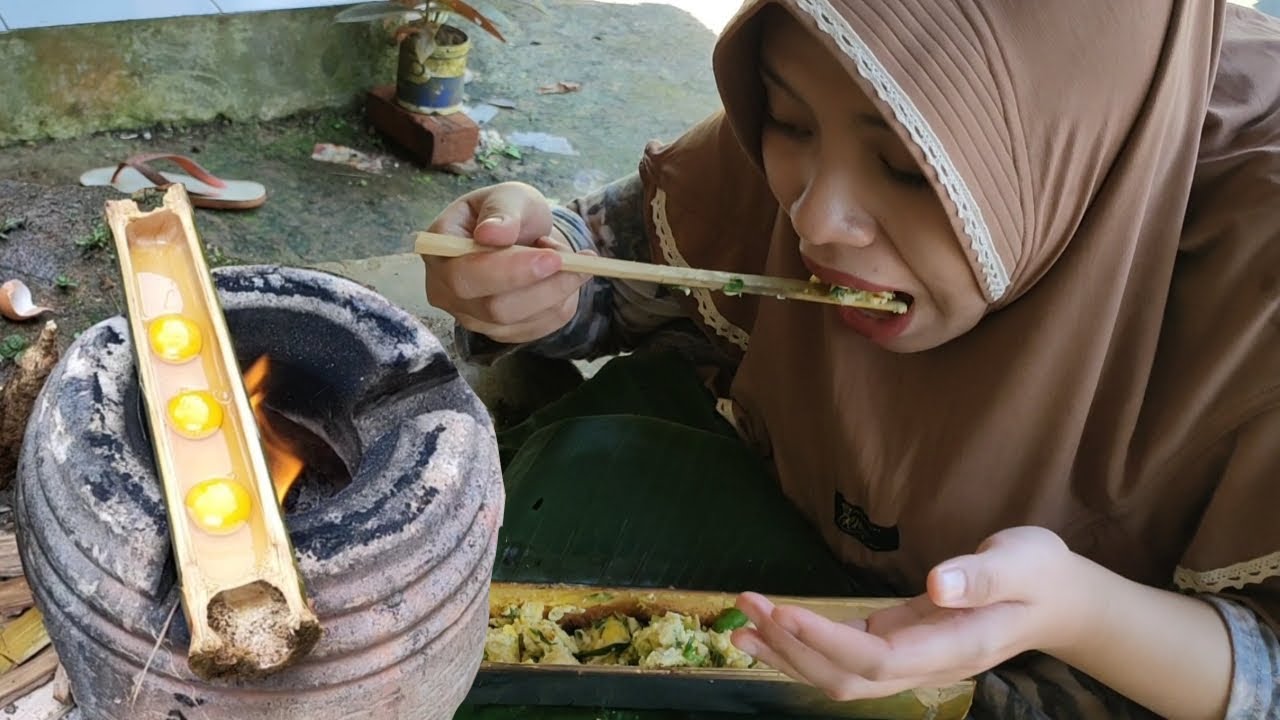 Primitive survival cooking eggs in bamboo - eating delicious - YouTube