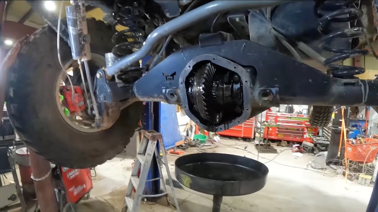 Broken Jeep Gets Repaired - YouTube