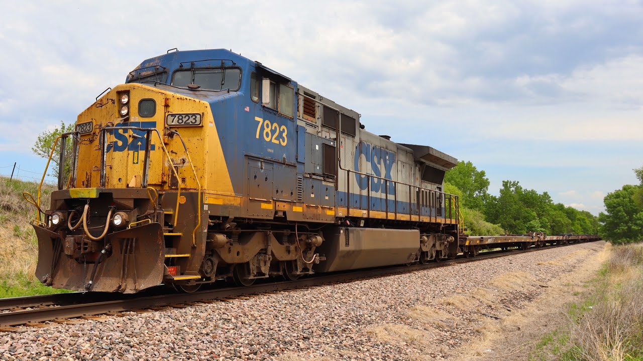 CSX C40-8W 7823 Leading an Empty Wind Turbine Parts Train (05/31/2023) - YouTube
