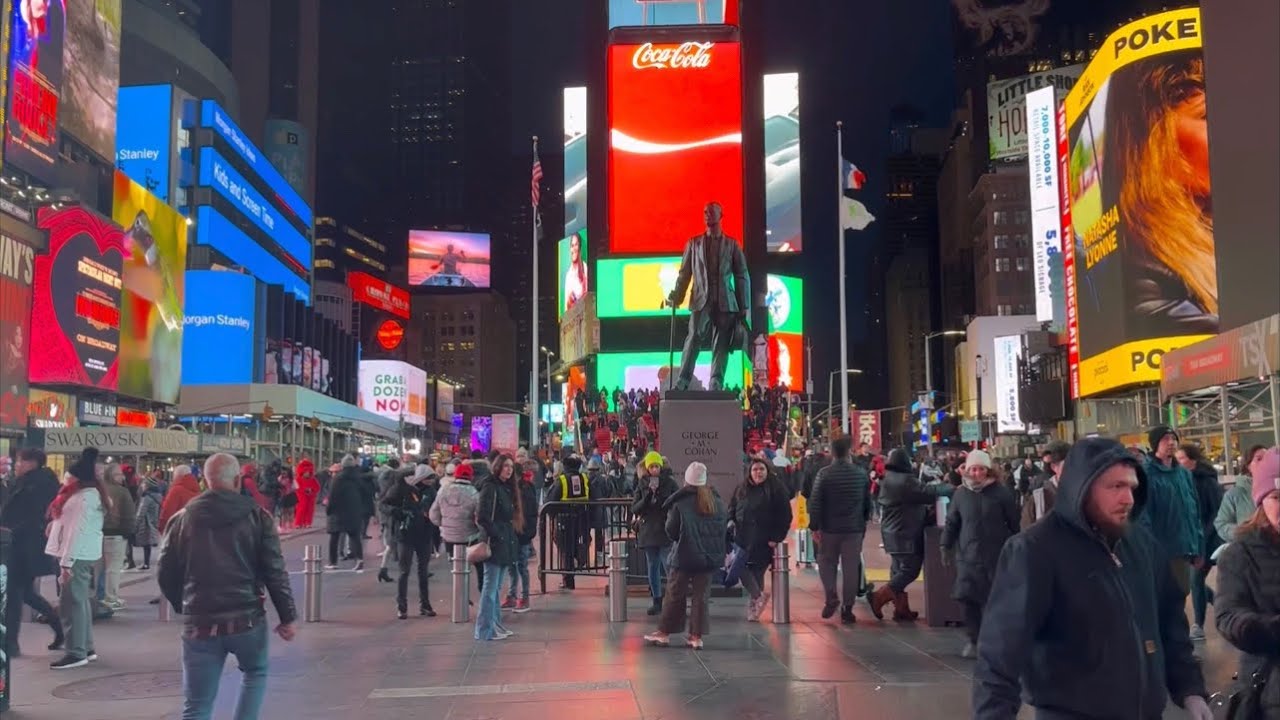 Walking Through the Crowds of Times Square, New York - YouTube