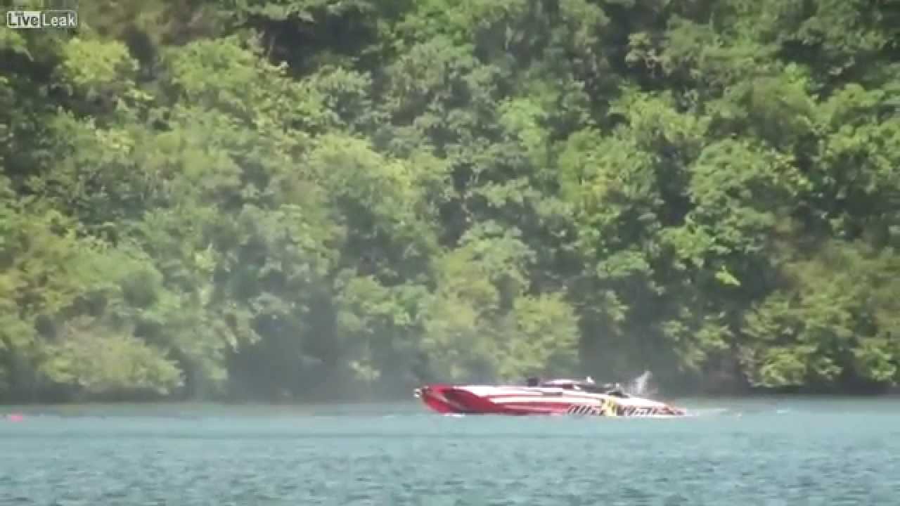 Speed Boat Accident at the 2014 Shootout - YouTube