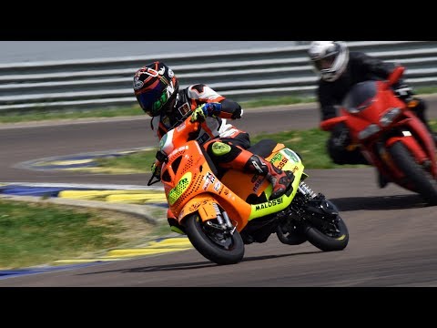 Piaggio ZIP SP 70cc Malossi - Flatout track action, battle & on board