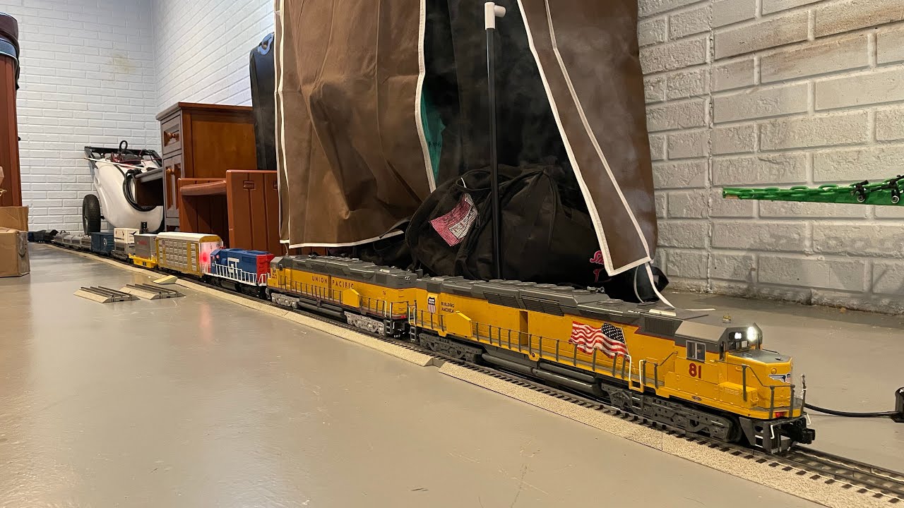 Lionel Legacy DD35 Long Train - YouTube